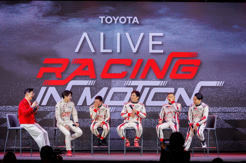 แฟนคลับฟิน! กระทบไหล่ ป๊ายปาย โอริโอ ดารานักแข่งคนใหม่ ในกิจกรรม Toyota ALIVE Racing in Motion ...