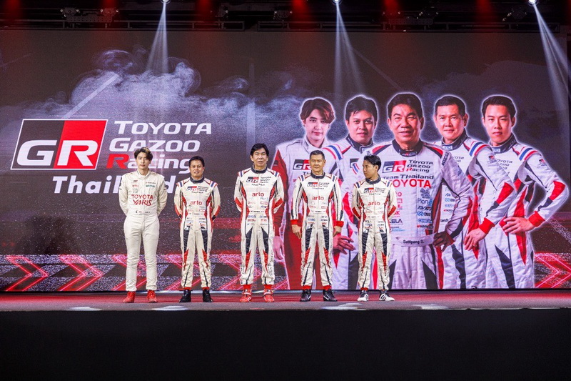 แฟนคลับฟิน! กระทบไหล่ ป๊ายปาย โอริโอ ดารานักแข่งคนใหม่ ในกิจกรรม Toyota ALIVE Racing in Motion ...