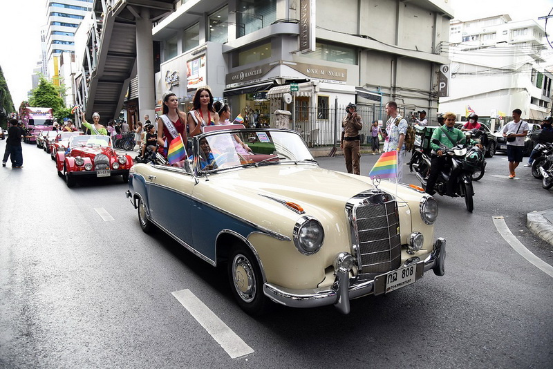 รถโบราณร่วมขบวนพาเหรดสุดยิ่งใหญ่ Love Pride Parade 2024 - D CAR MAGAZINE